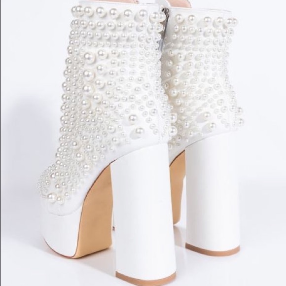 Shoes | Azalea Wang Ivory Chelsea White Mother Of Pearl Chunky Heel ...